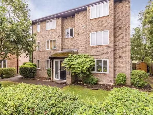 Studio to rent in Friars Avenue, London, SW15 Ref 227018