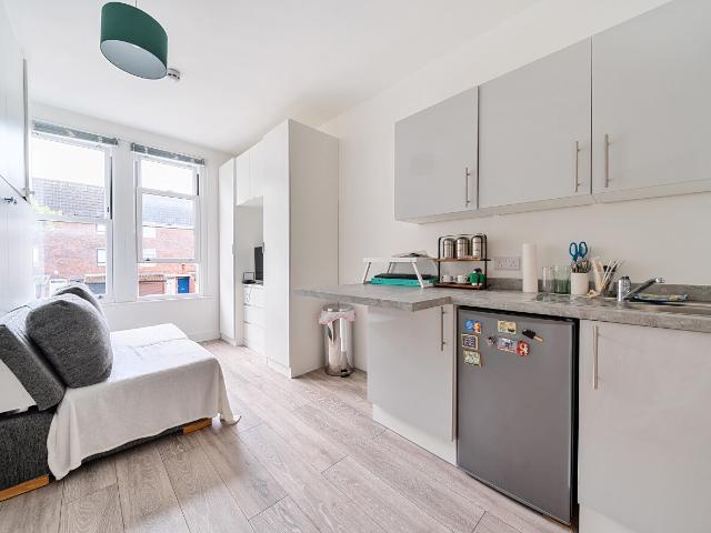 studio to rent in Gilmore Road, London, SE13