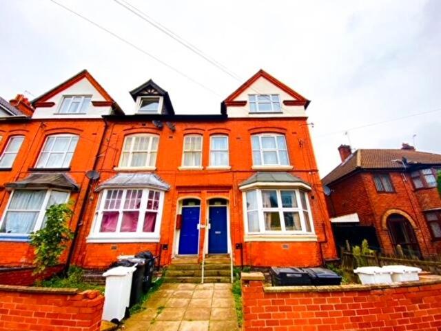 Studio To Rent In Glenfield Road, Leicester, LE3