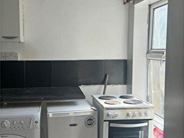 Studio To Rent In Henley St, Birmingham, B11