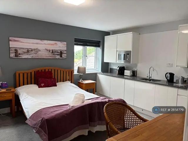Studio To Rent In High St, Northampton, NN7