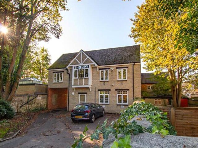 Studio To Rent In High Street, Witney, Oxfordshire, OX28
