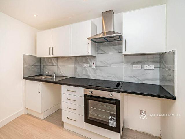 Studio To Rent In High Street, HP20