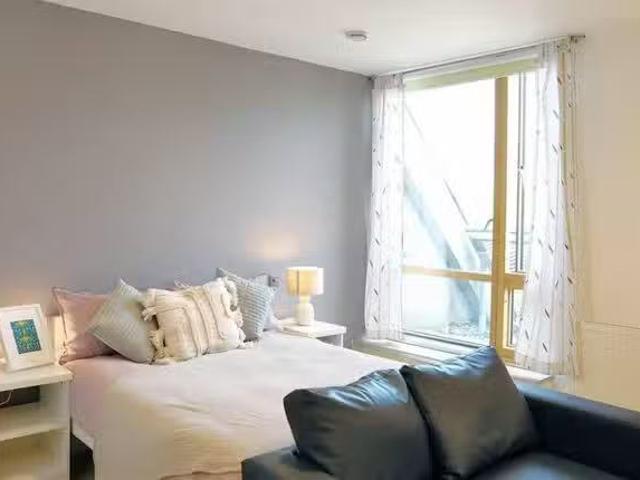 Studio to rent in Kirby Street, London EC1N