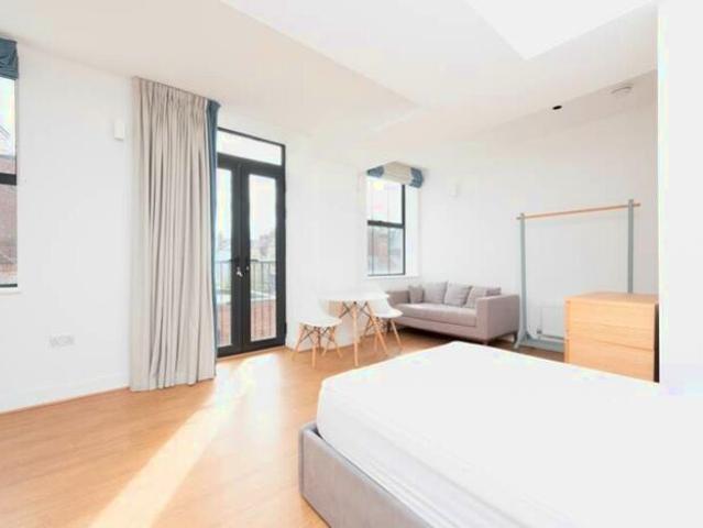 Studio To Rent In New Inn Hall St, Oxford, OX1