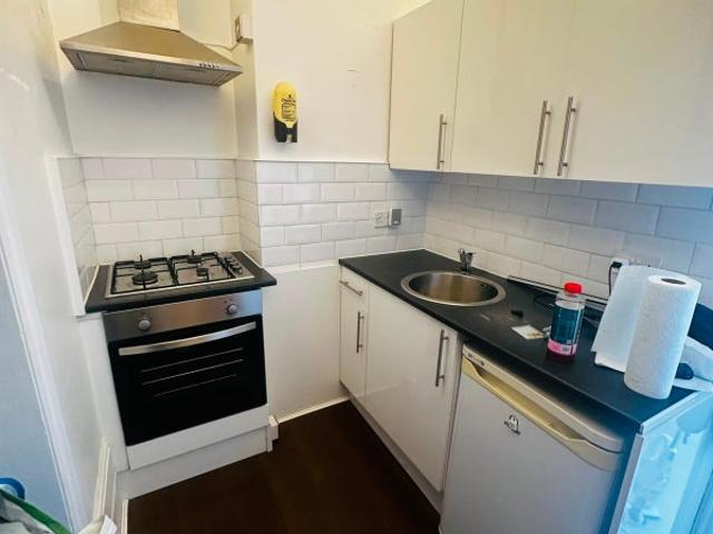 Studio to rent in New North Road