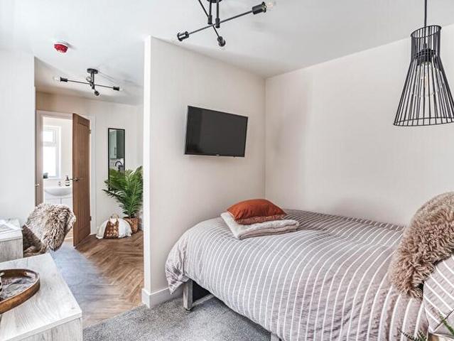 Studio To Rent In Room, Old Chester Road, DE1
