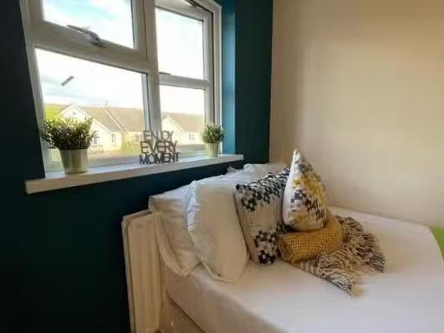 Studio to rent in Room 5, Barnsdale Avenue E14
