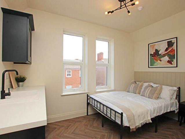 Studio To Rent In Rockingham Road, Kettering, North Northamptonshire, NN16