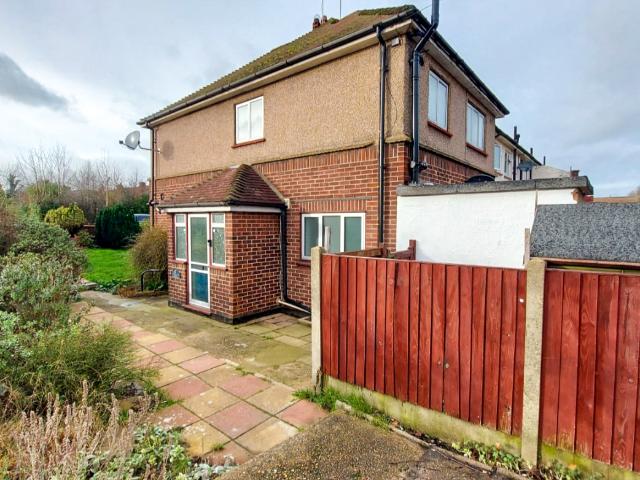 Studio to rent in Sandringham Road, Pilgrims Hatch, Brentwood, Essex, CM15 | Leaders