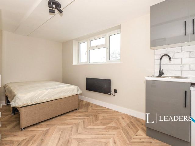 Studio to rent in Sherwood Crescent, Reigate, Surrey, RH2 | Leaders