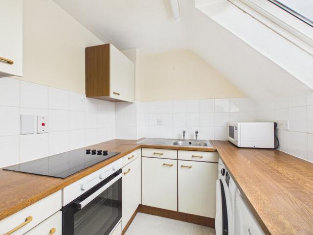 Studio to Rent in Staines upon Thames The Oaks STL250404