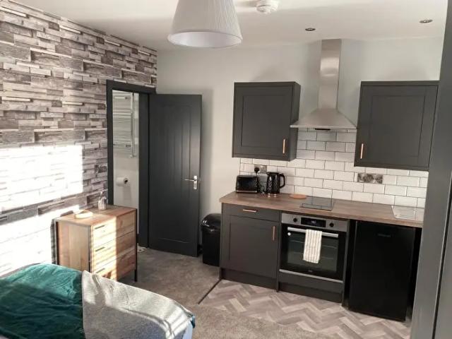 Studio To Rent In Studio, Edward Street, Burton Upon Trent, Staffordshire, DE14