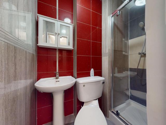 Studio to rent on Talbot Square, London