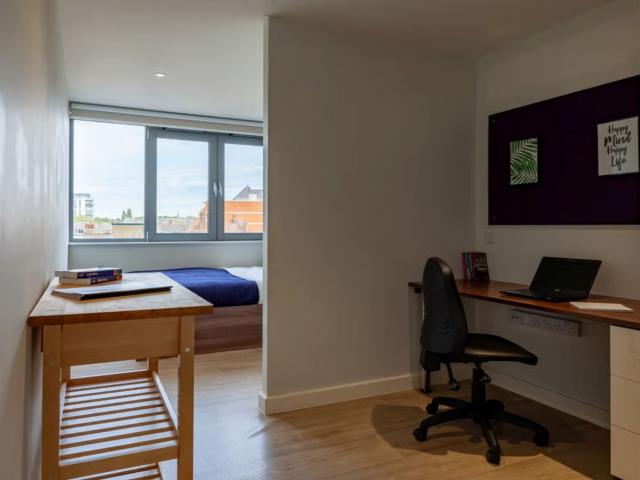 Studio to rent on The Grove, London