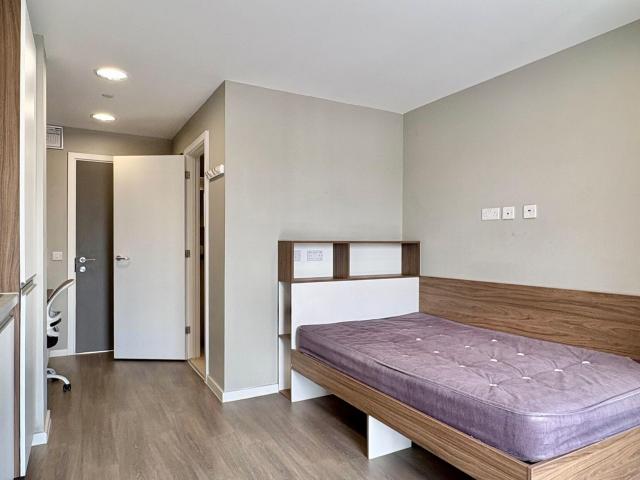 Studio to rent on Unity Street, Bristol
