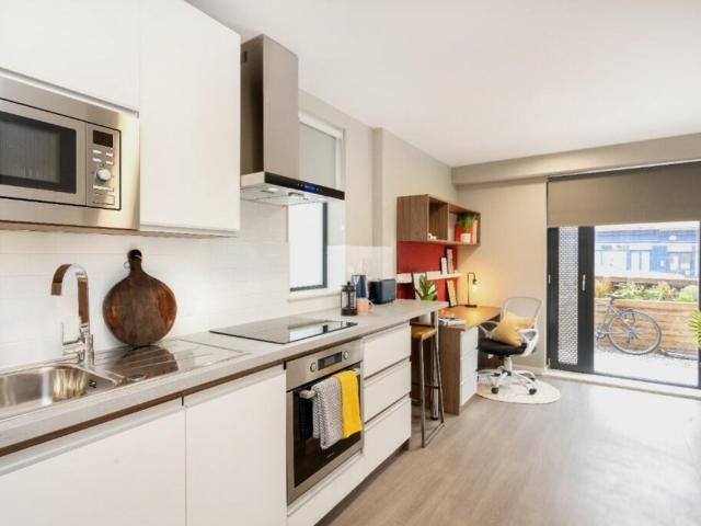Studio to rent on Unity Street, Bristol