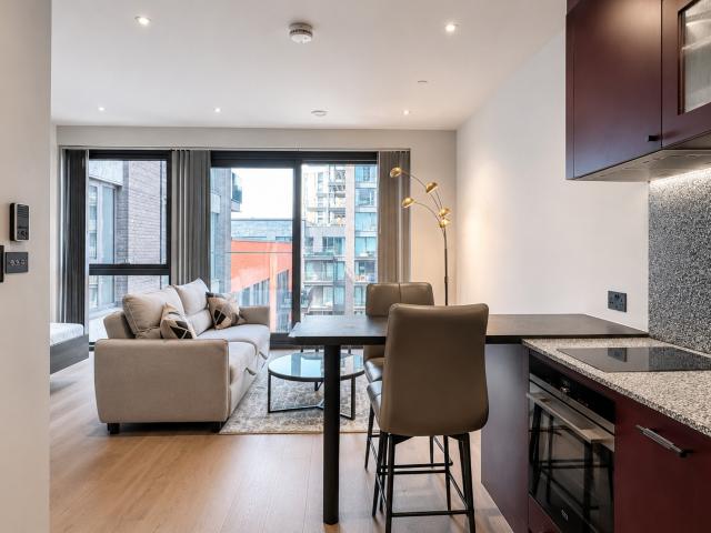 Studio to rent on Viaduct Gardens, London