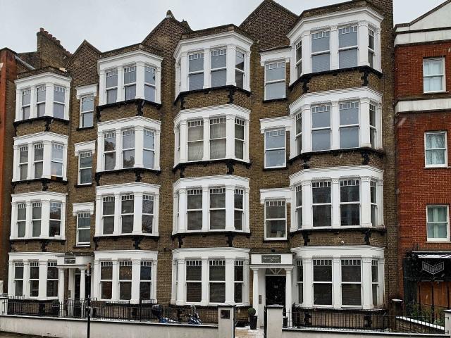 Studio to rent on West End Lane, London