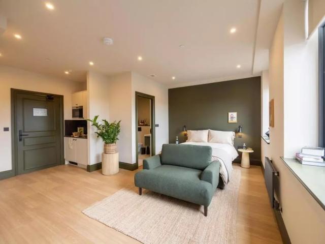 Studio to rent on West Street, Sheffield