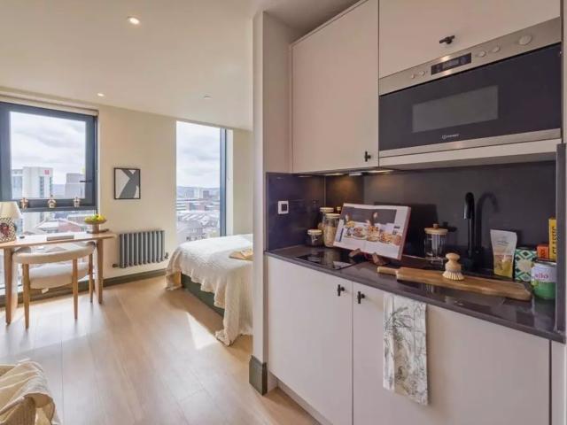 Studio to rent on West Street, Sheffield
