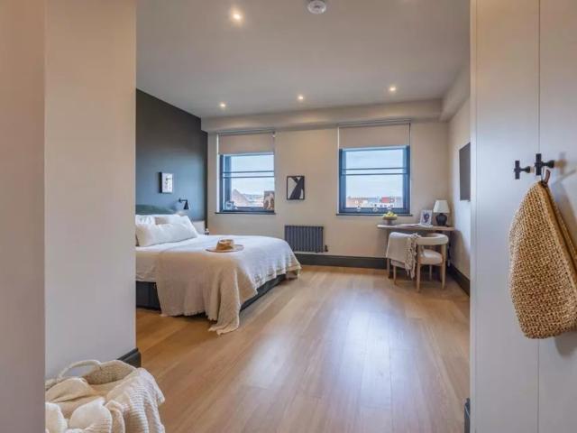 Studio to rent on West Street, Sheffield