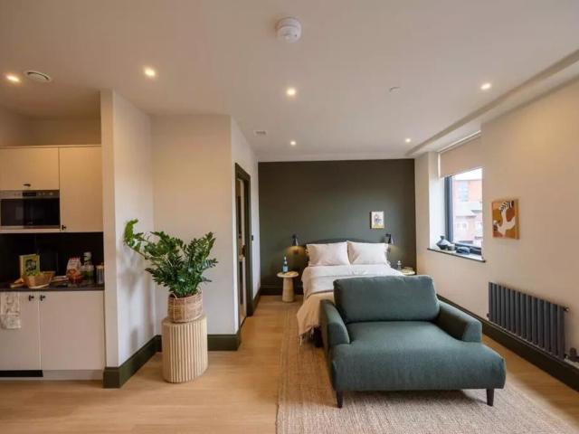Studio to rent on West Street, Sheffield