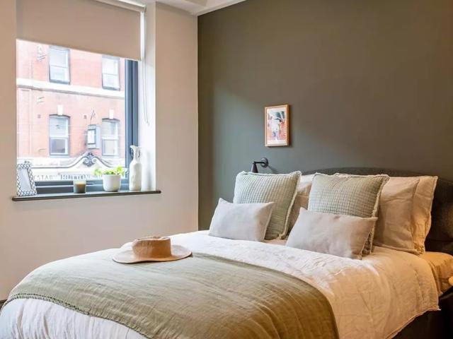Studio to rent on West Street, Sheffield