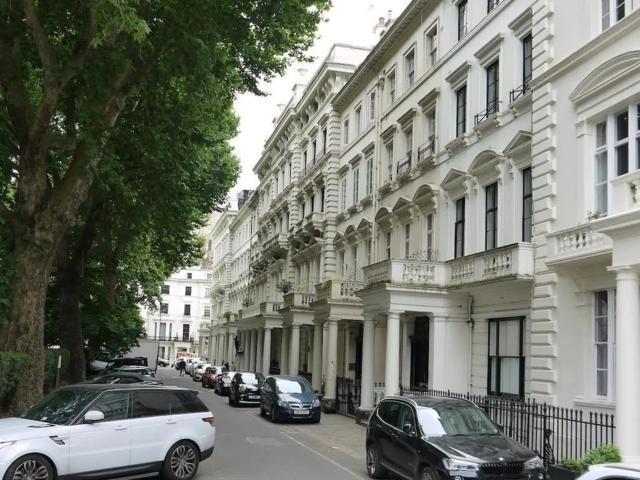 Studio to rent on Westbourne Terrace, London