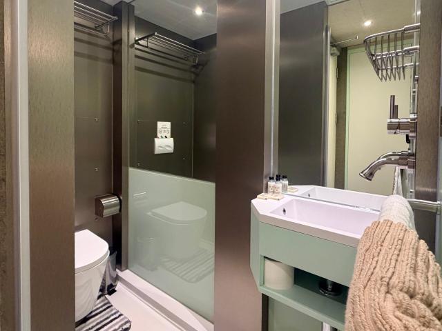 Studio to rent on Western Avenue, London