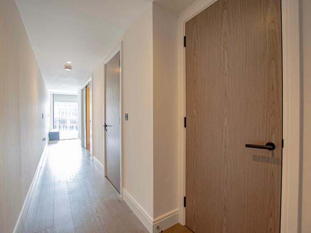 Studio to rent on Albert Embankment, London