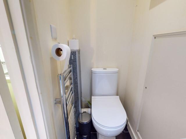 Studio to rent on Ash Grove, London