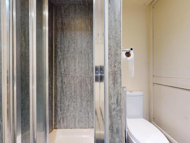 Studio to rent on Ash Grove, London