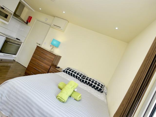 Studio to rent on Ashmore Road, London