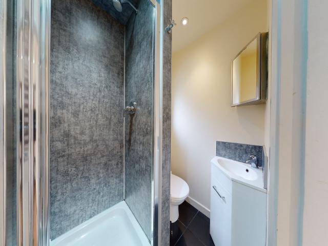 Studio to rent on Ashmore Road, London