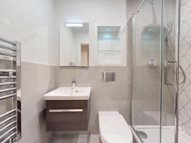 Studio to rent on Beverley Way, London