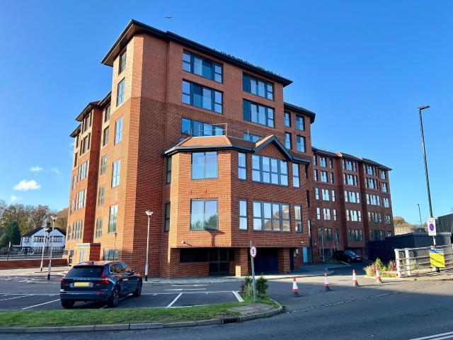 Studio to rent on Beverley Way, London
