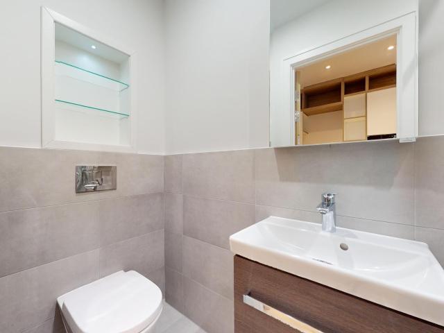 Studio to rent on Beverley Way, London