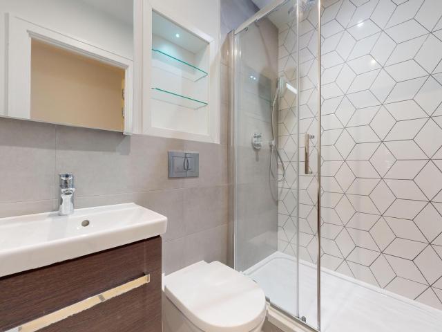 Studio to rent on Beverley Way, London
