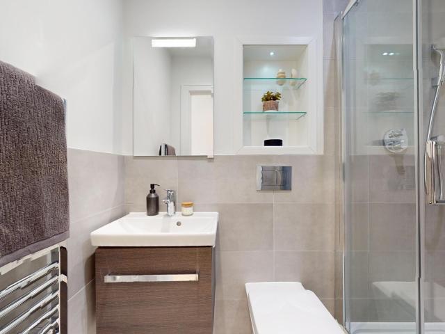 Studio to rent on Beverley Way, London