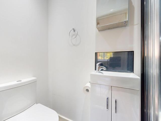 Studio to rent on Blenheim Gardens, London