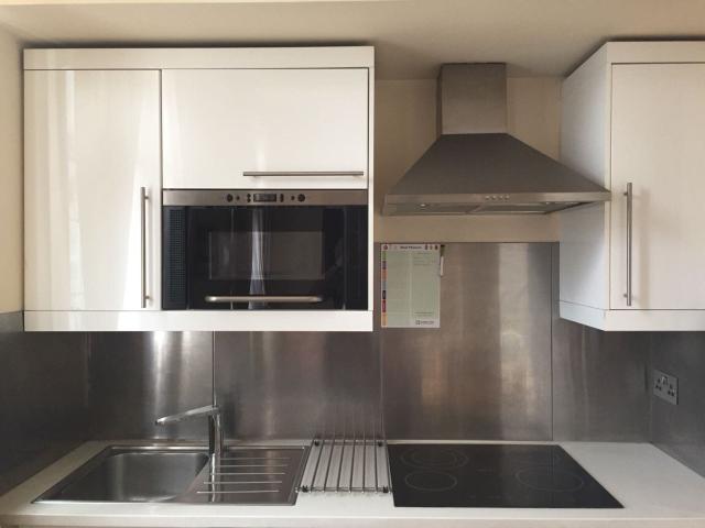 Studio to rent on Brondesbury Park, London