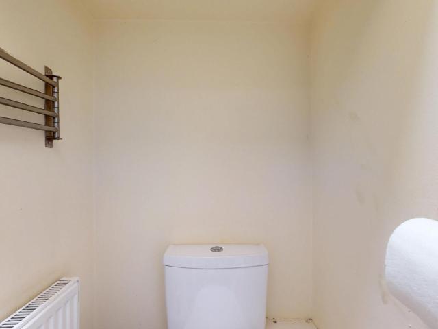 Studio to rent on Brondesbury Park, London
