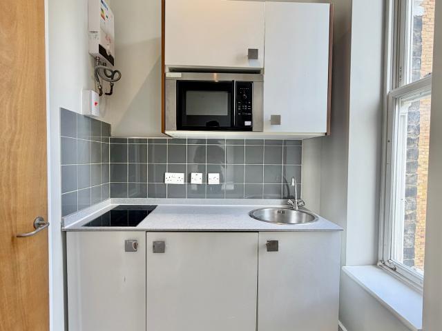 Studio to rent on Camden Road, London
