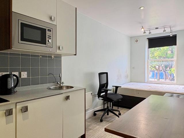 Studio to rent on Camden Road, London