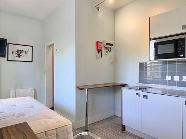Studio to rent on Camden Road, London