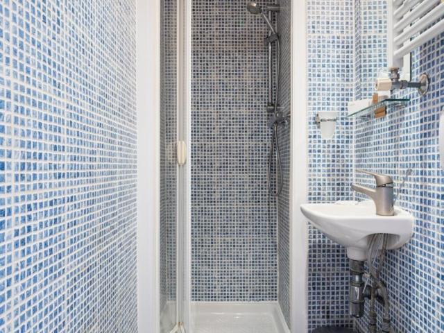 Studio to rent on Cartwright Gardens, London