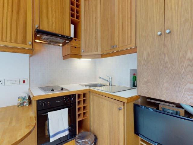 Studio to rent on Cartwright Gardens, London