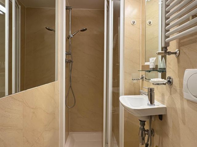 Studio to rent on Cartwright Gardens, London
