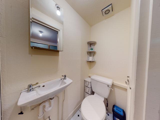 Studio to rent on Chatsworth Road, London